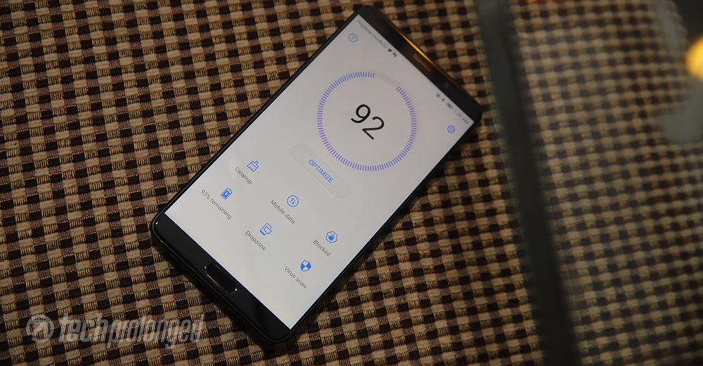 Huawei-Mate-10-Review-TechProlonged-Wide-05 %